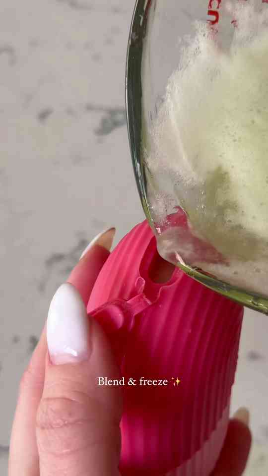 Refreshing aloe vera face pops for hydration and glow
