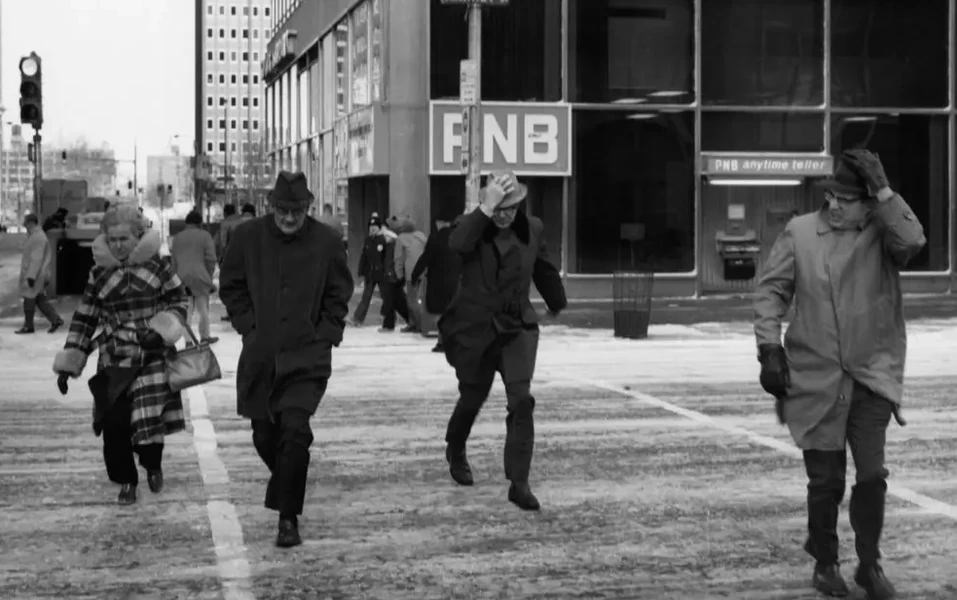 Study finds humans show strong counterclockwise walking bias