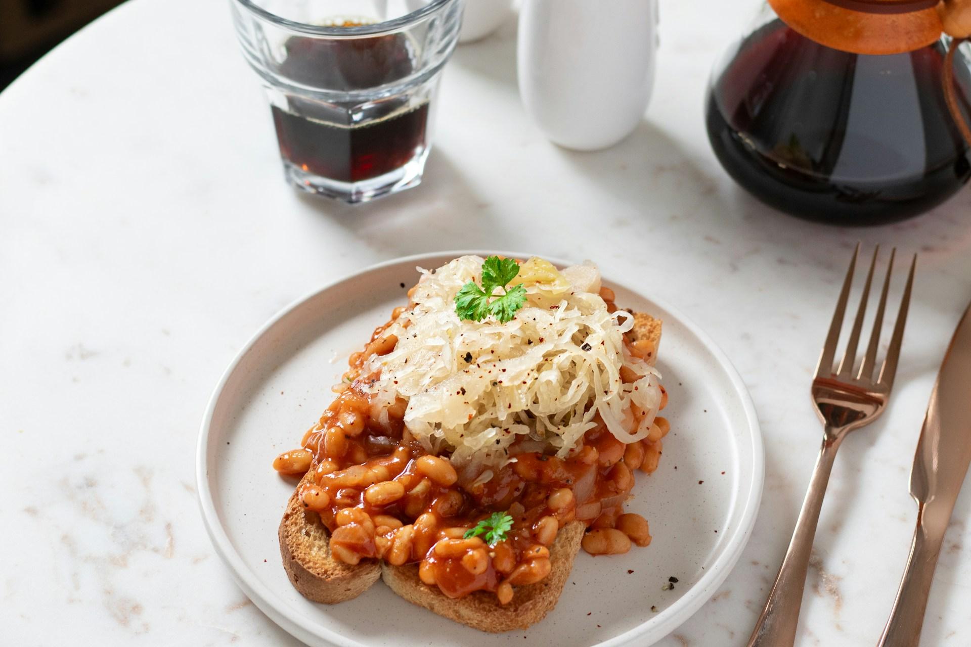 10 British foods that Brits passionately defend and the rest of the ...
