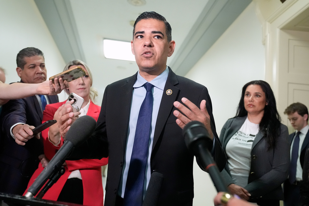 House oversight committee Democrats demand White House officials ...