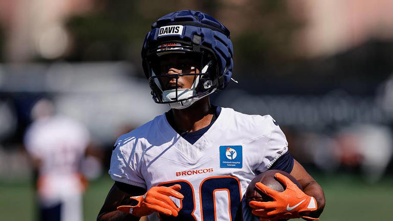 Steelers sign blazing fast 6-foot-4 WR