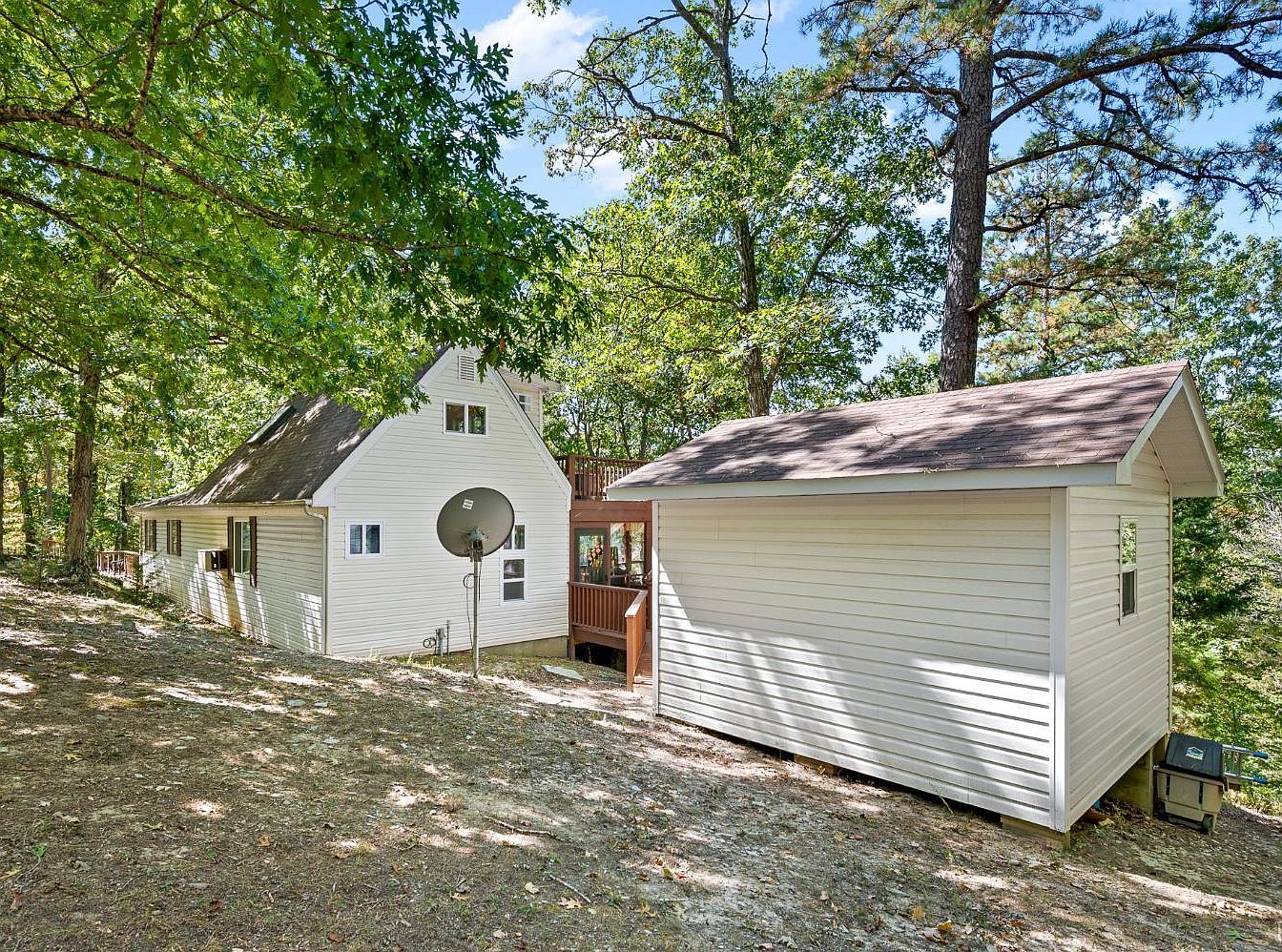 Serene 1974 waterfront retreat in Lynch Station, Virginia, featuring ...