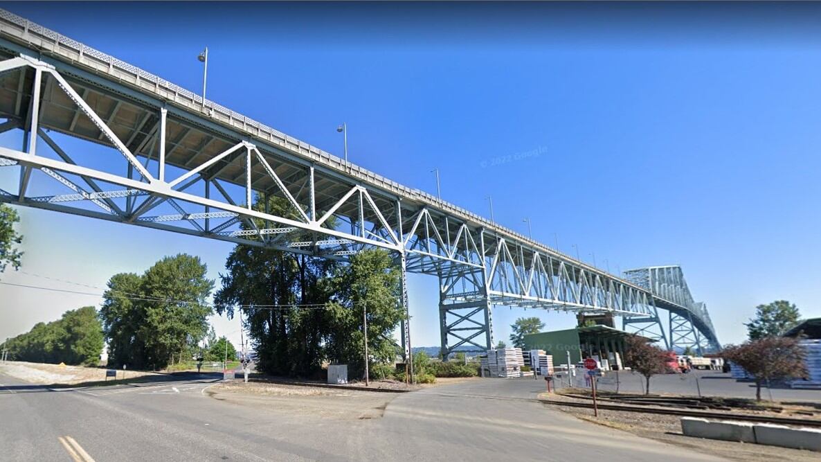 Lewis and Clark Bridge closed due to crash