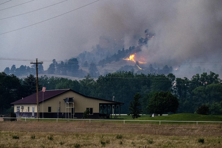 Nebraska Panhandle wildfire remains at 42% confinement; Evacuation ...