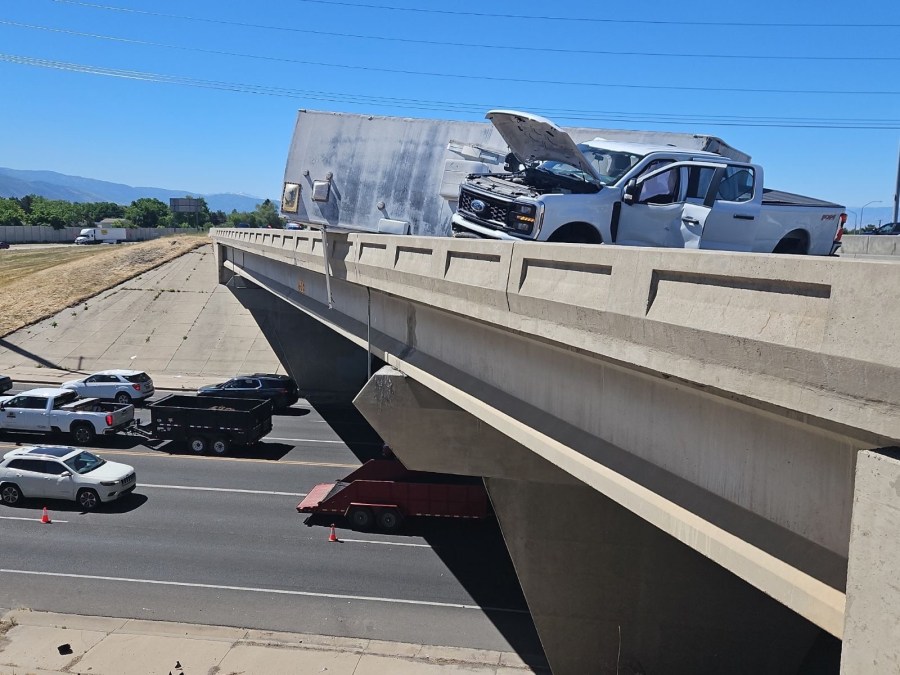 Traffic alert: Two-vehicle crash leaves trailer hanging off I-15 ...