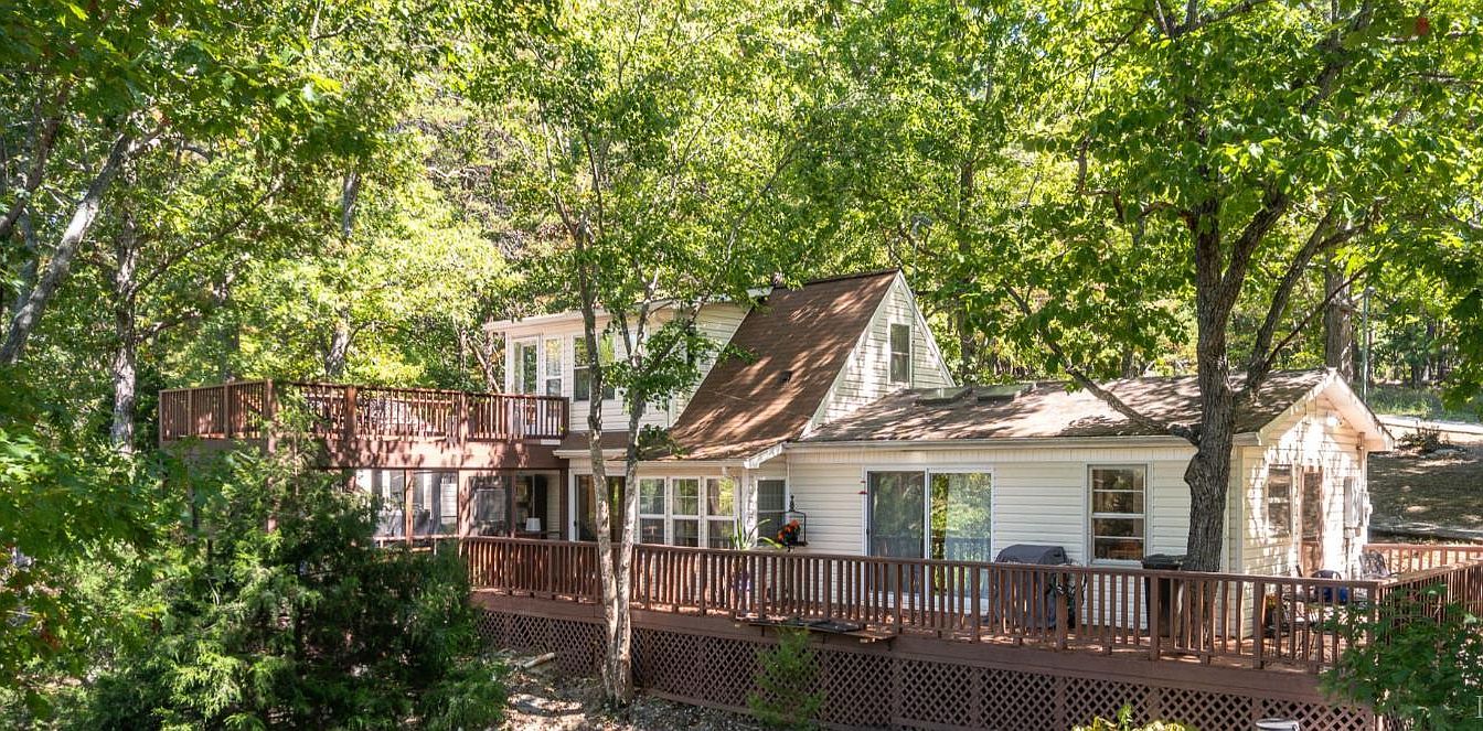 Serene 1974 waterfront retreat in Lynch Station, Virginia, featuring ...
