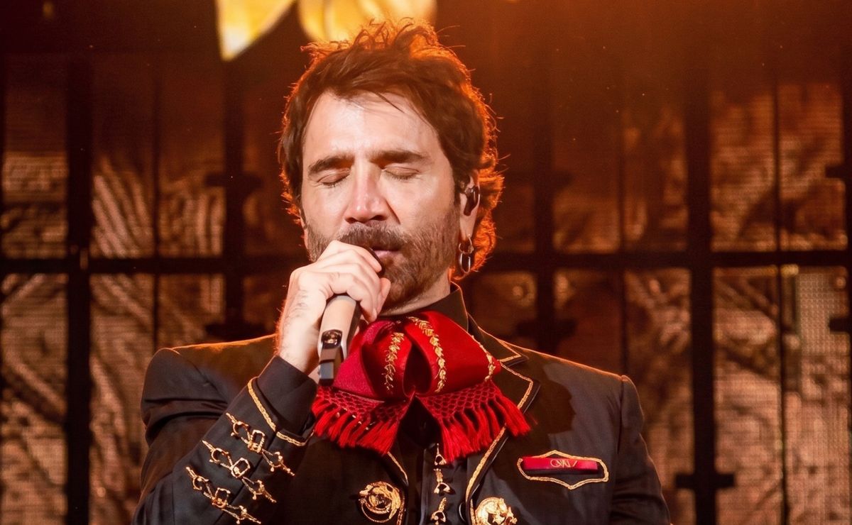 Who is Alejandro Fernández, the singer performing the Mexican anthem at ...