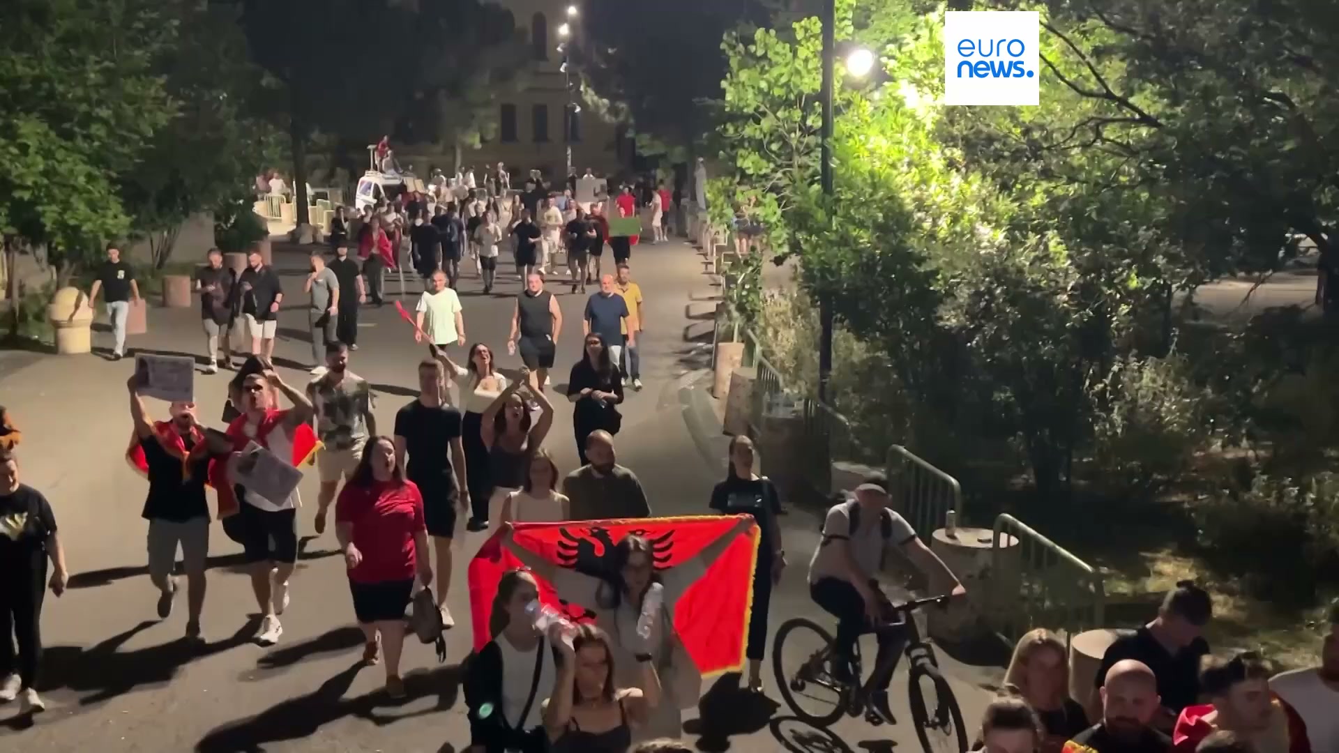 Albanie : des milliers de manifestants réclament la démission du ...