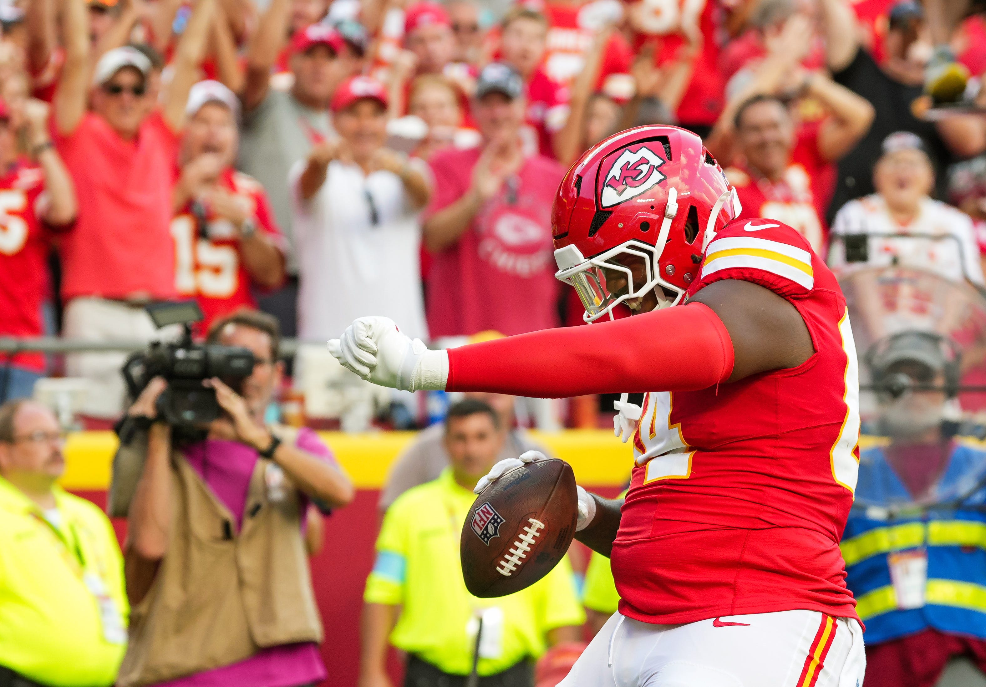 Panthers' division rival trades for Super Bowl champion on Thursday