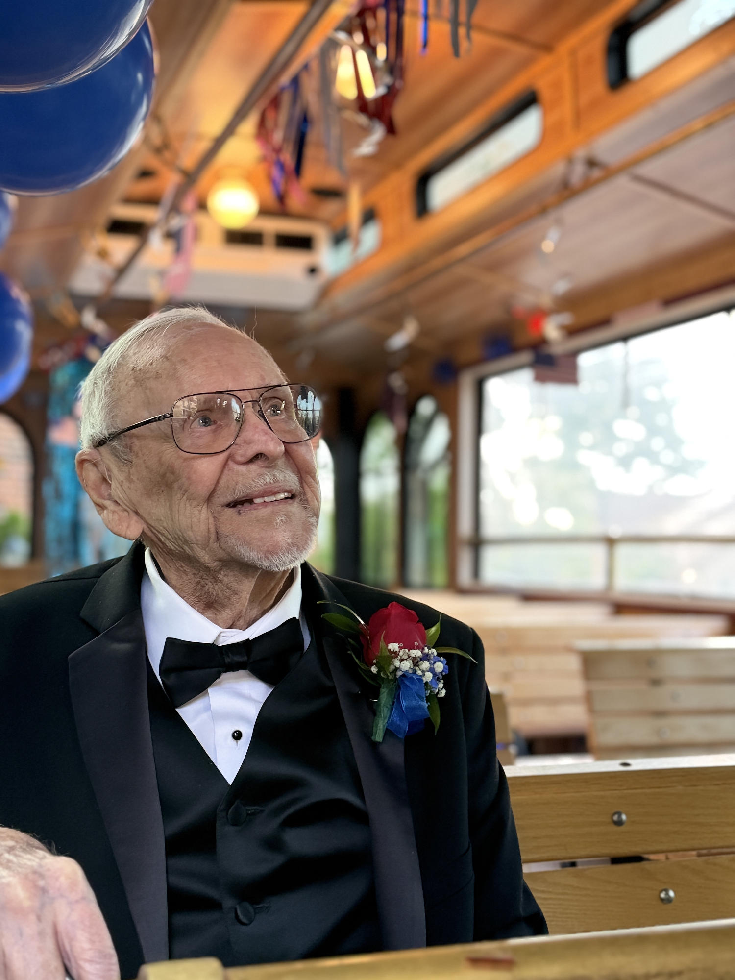 Man, 100, who loves to dance and just attended his first prom, shares ...