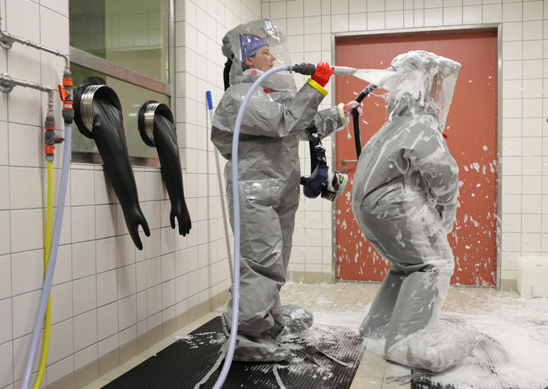 US doctor isolated in Czech hospital for Ebola monitoring heads home