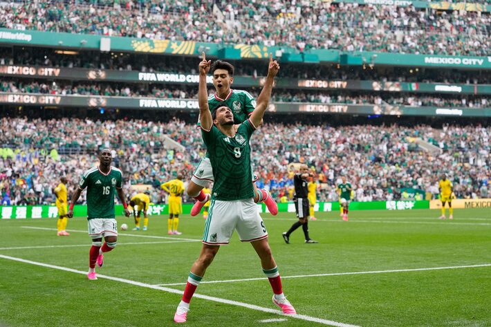México faz o básico, aproveita fragilidade da África do Sul e larga com ...