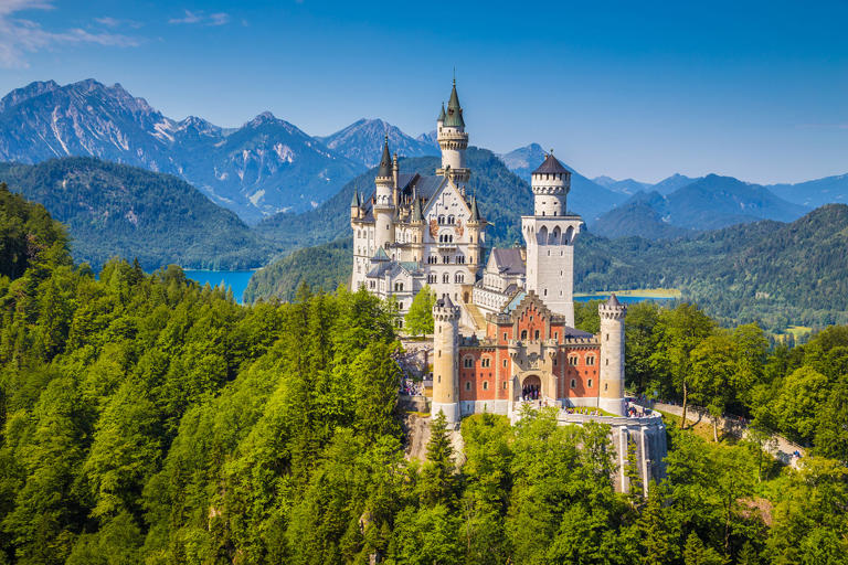 In Europe, these 10 castles look straight out of a fairy tale (and ...