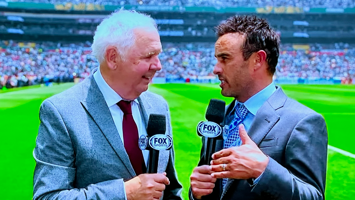 Landon Donovan debuts his new look at the 2026 World Cup
