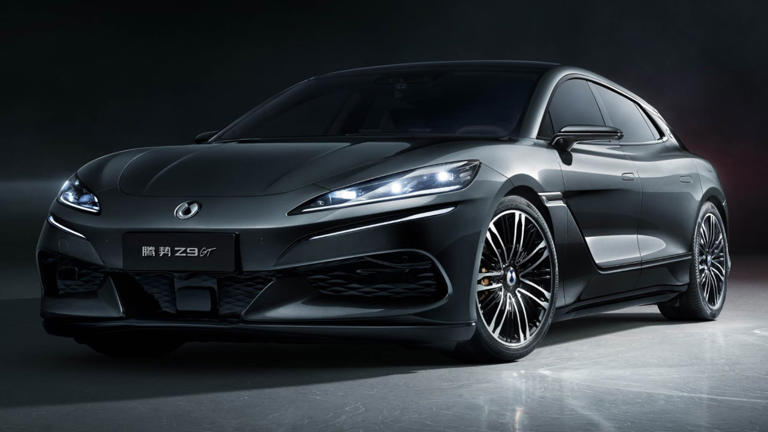 Denza’s 1,139-HP wagon will now drift any shape you draw on the screen