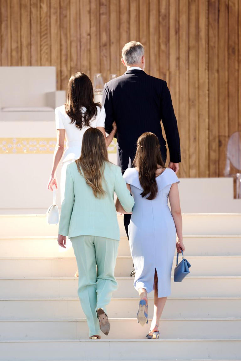 Princess Leonor and Infanta Sofía reunite in Madrid: Expert says they ...