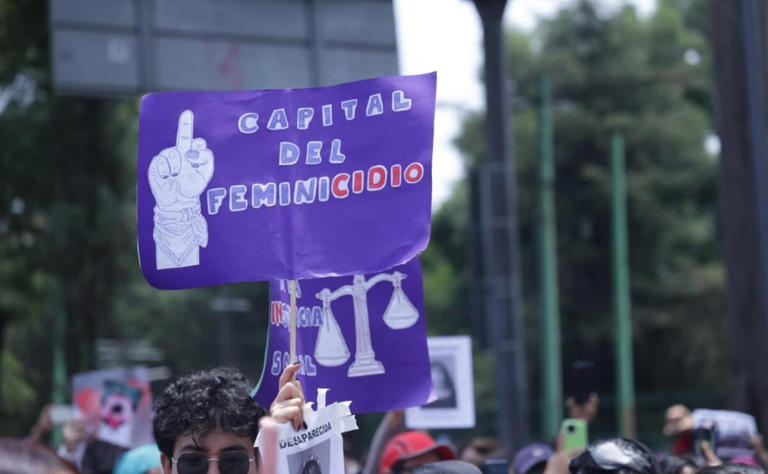 CNTE marcha rumbo al Estadio CDMX previo a la inauguración del Mundial ...