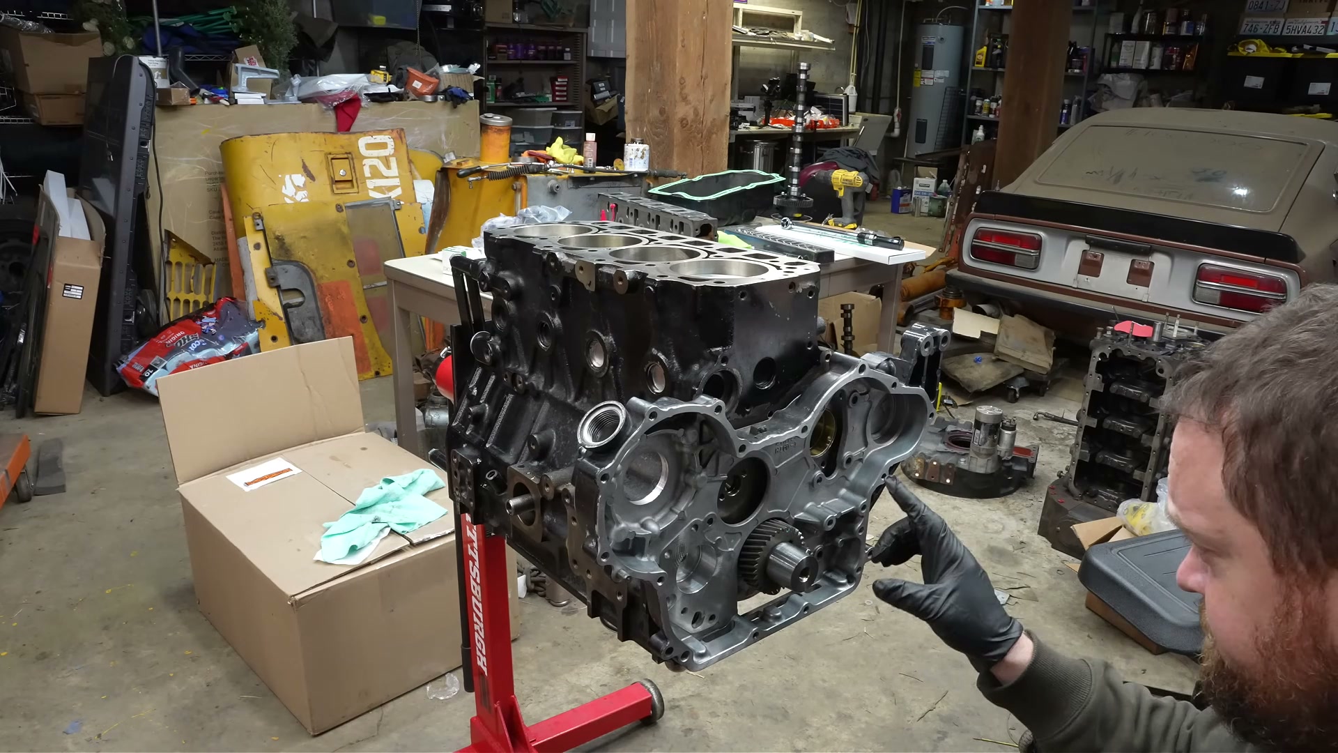 Setting timing gears and injection pump on engine