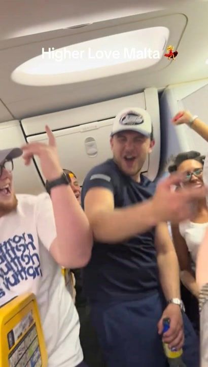 Ryanair flight turns into aisle party