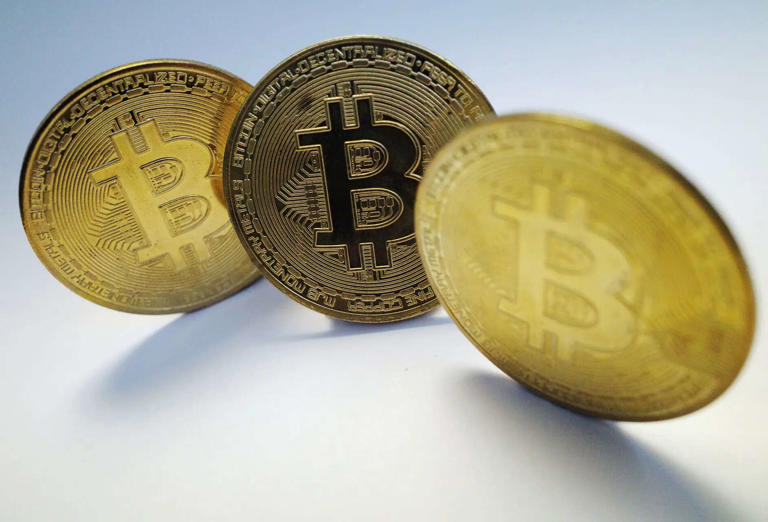 Bitcoin (BTC USD) price drops toward the $60,000 level as two major ...