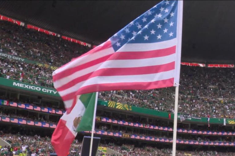 Mexico fans react exactly as expected when they see USA flag in first ...