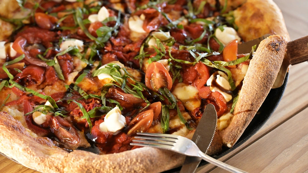 Smart tips for ordering and customizing pizza