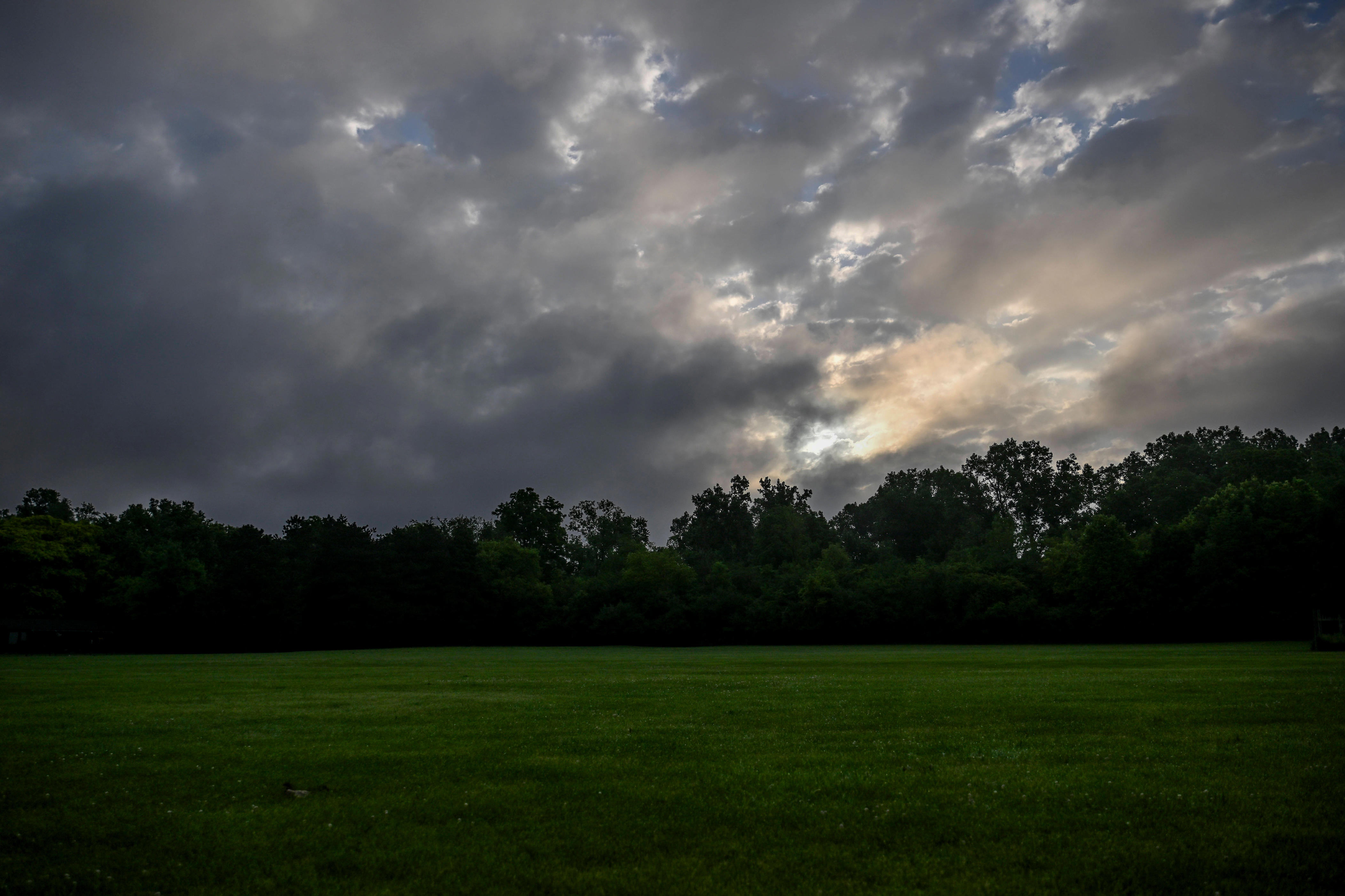High winds, hail, tornadoes possible in Thursday night storms