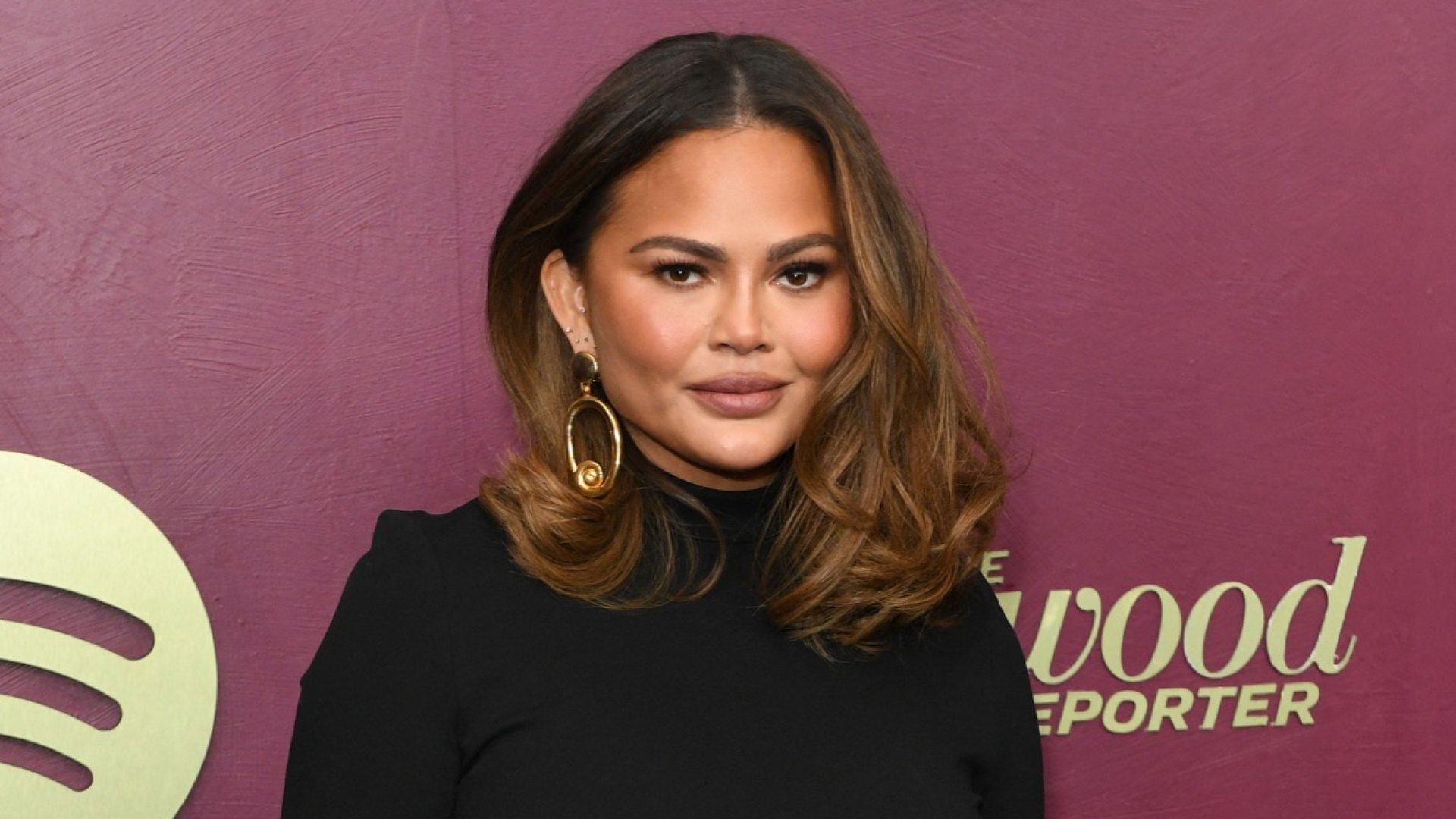Chrissy Teigen mourns death of her dad with emotional message