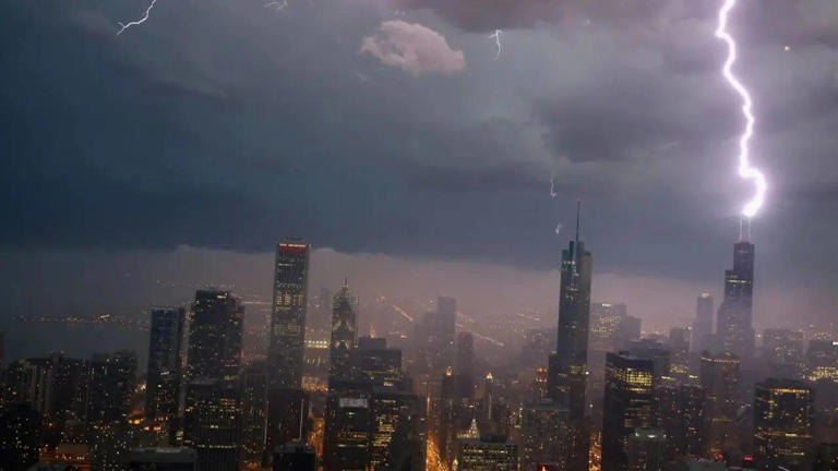 Tornado watch Chicago: 130,000 still without power as 'rare level ...