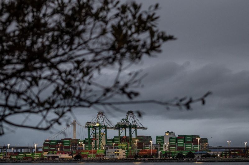 US appeals court extends block on ruling against Trump's 10% global tariff