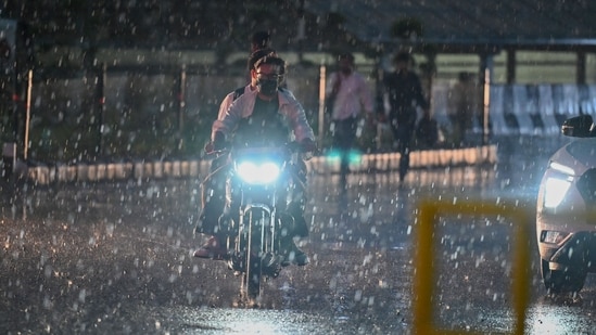 Delhi-NCR phones buzz with emergency weather alerts; IMD issues orange ...