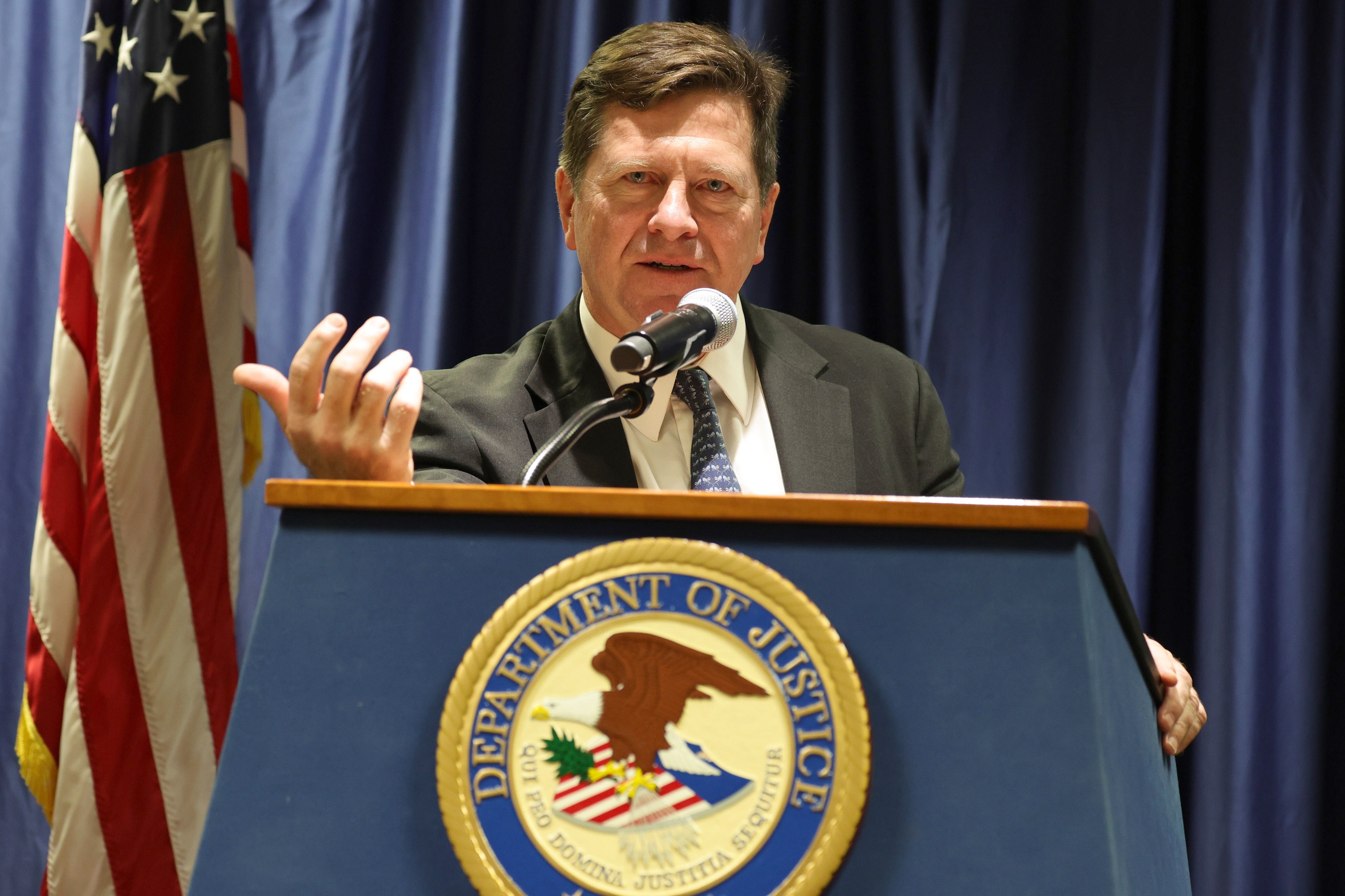 Trump picks Manhattan US attorney Jay Clayton to be next DNI