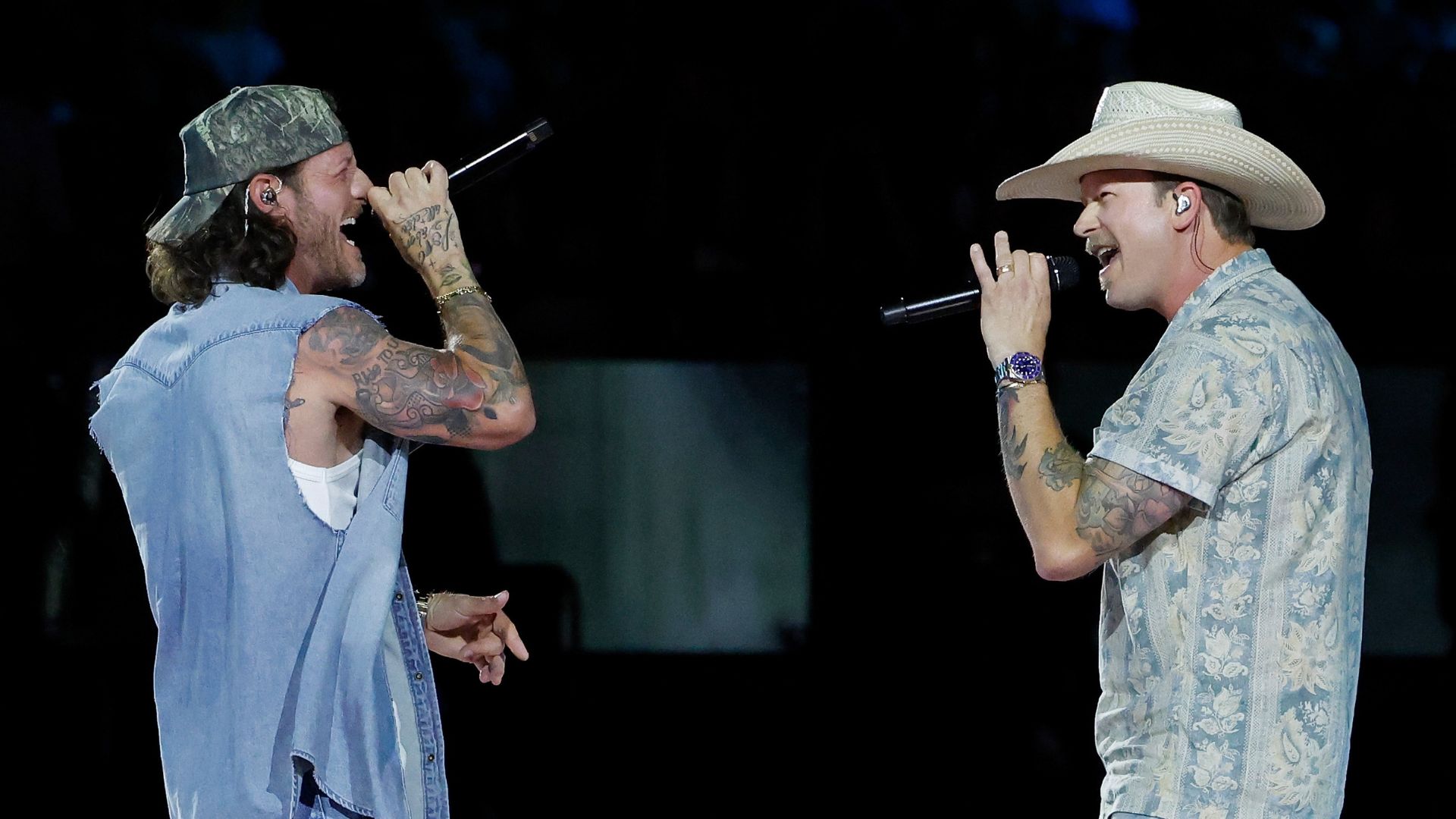 Florida Georgia Line se reúne com aparição surpresa no CMA Fest