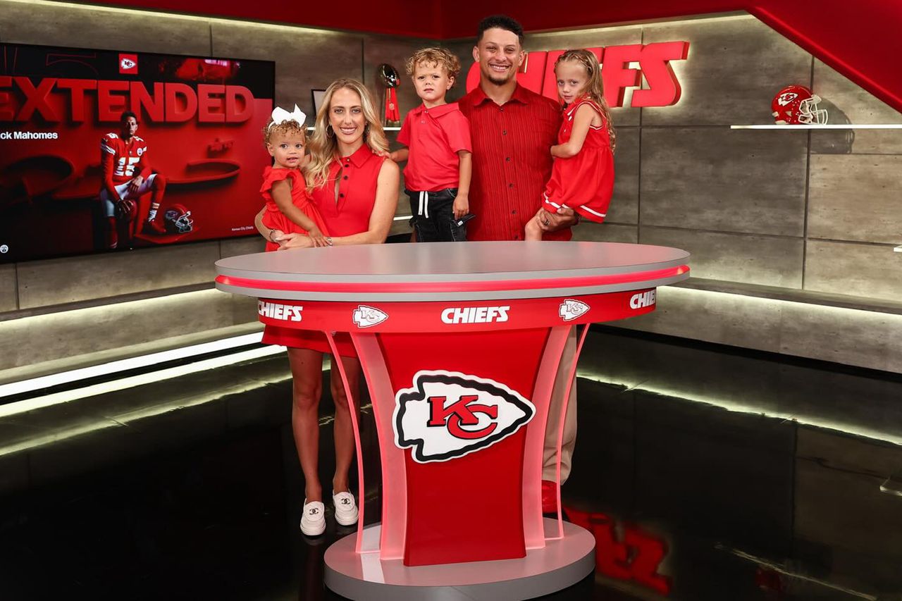 Patrick and Brittany Mahomes celebrate his Chiefs contract extension ...