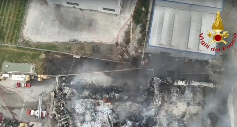 Incendio alla Giba di Camerano, le fiamme partite dall'impianto ...