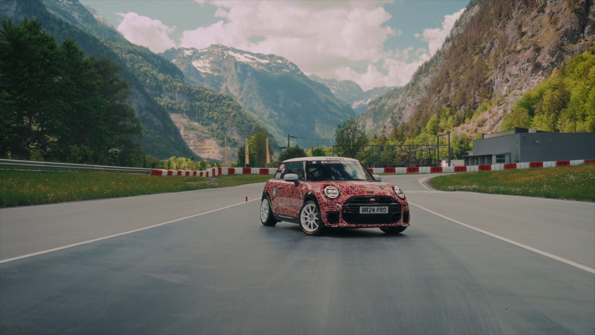 Der neue MINI John Cooper Works debütiert beim 24-Stunden-Rennen auf ...