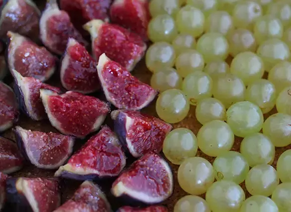 Fig and grape tart