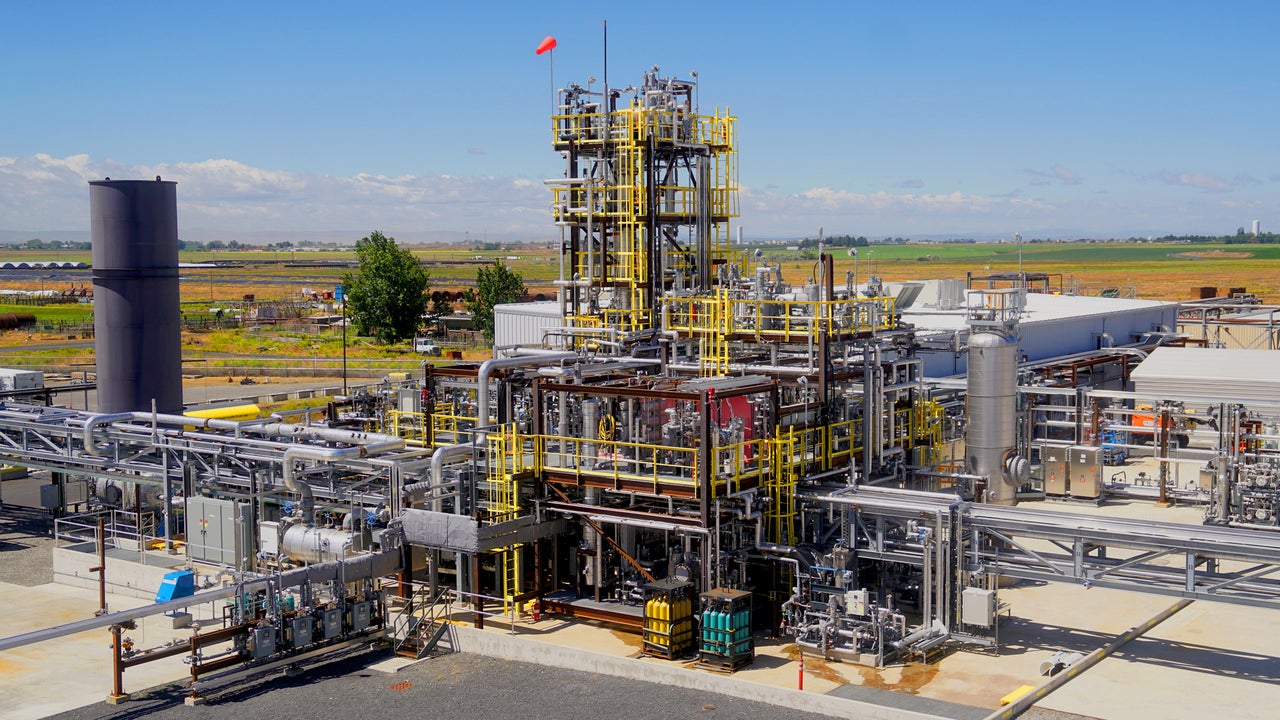 This new factory just commercialized jet fuel made from CO2