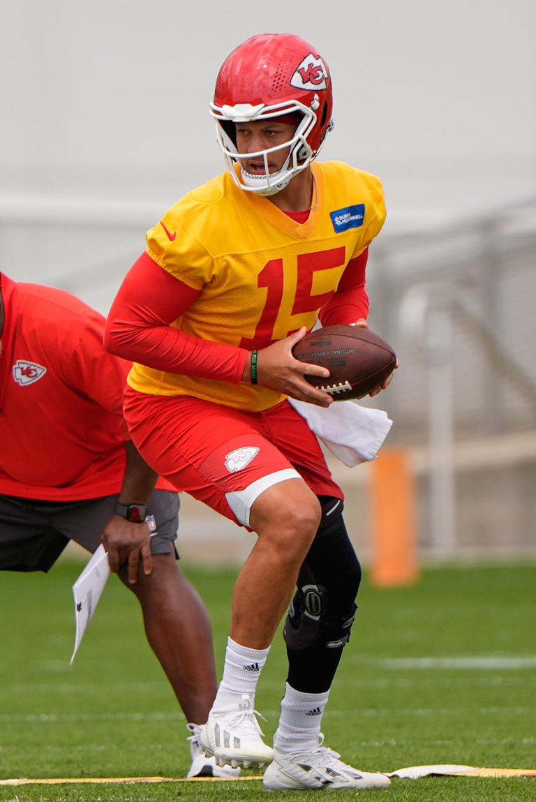 Andy Reid: Patrick Mahomes on track for Chiefs training camp after knee ...