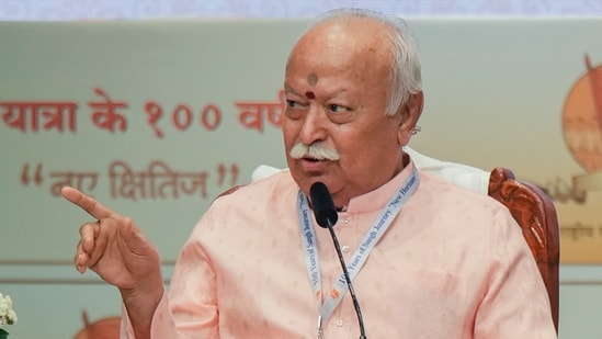 Stone pelted at train with RSS chief Mohan Bhagwat on board, window ...