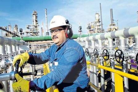 Exportaciones de petróleo en Colombia alcanzarían US$17.500 millones en ...