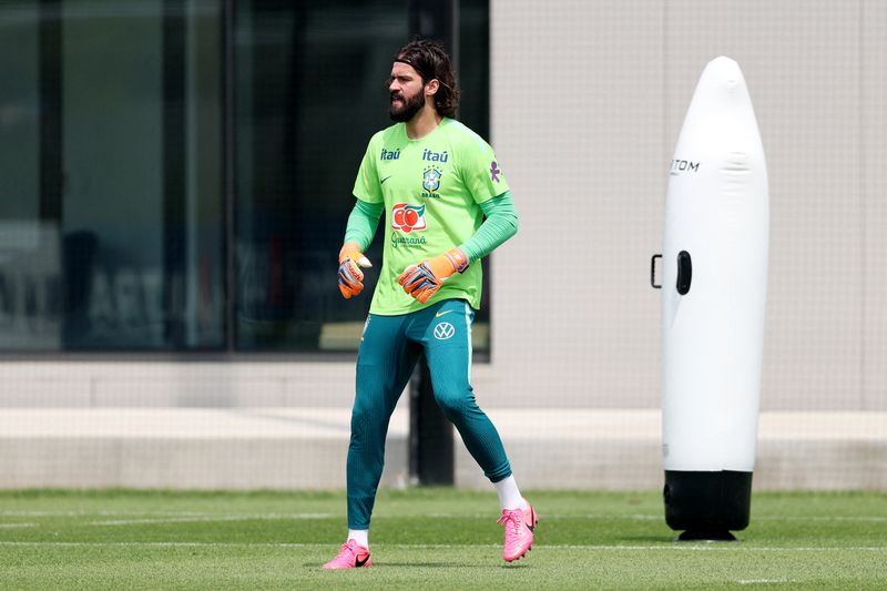 Soccer-Brazil's Alisson sees no advantage for teams tipped as World Cup ...