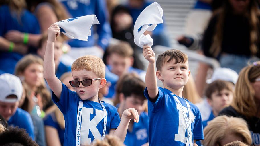 Kentucky football fans officially have kickoff times for Kroger Field's ...