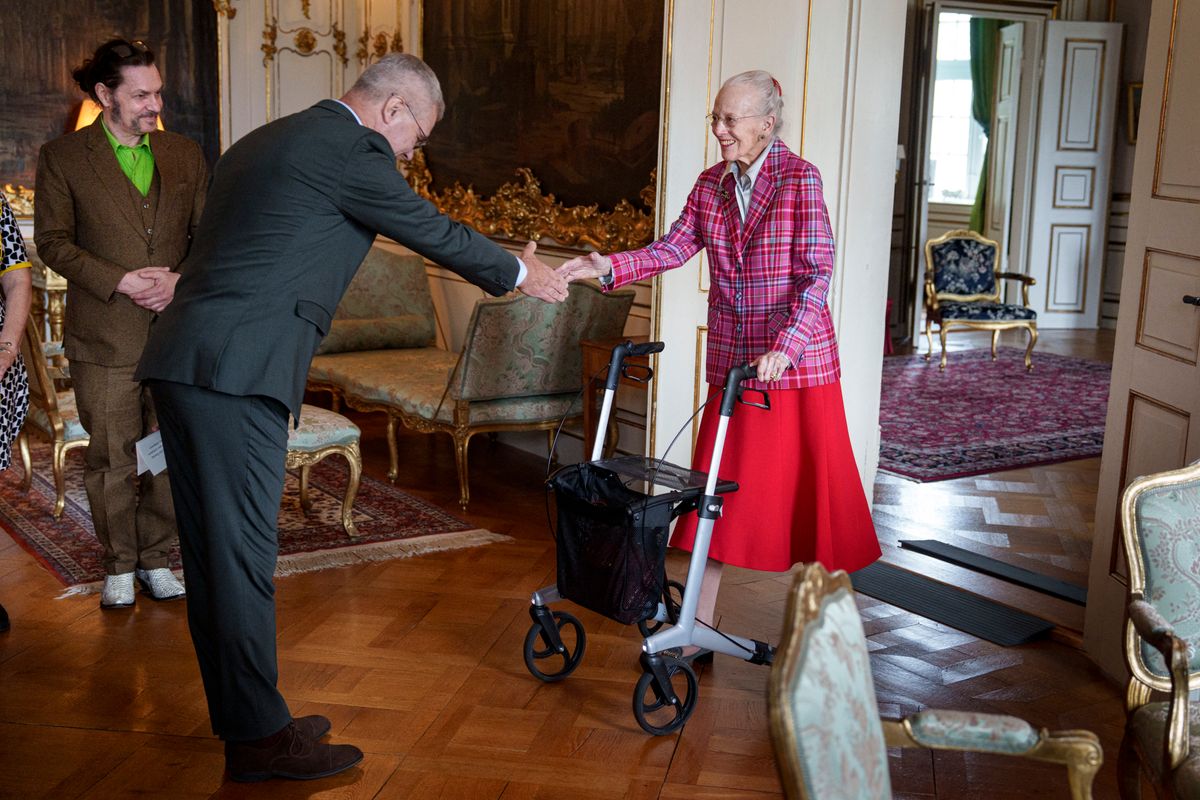 Queen Margrethe reappears after two hospitalizations: red lipstick ...