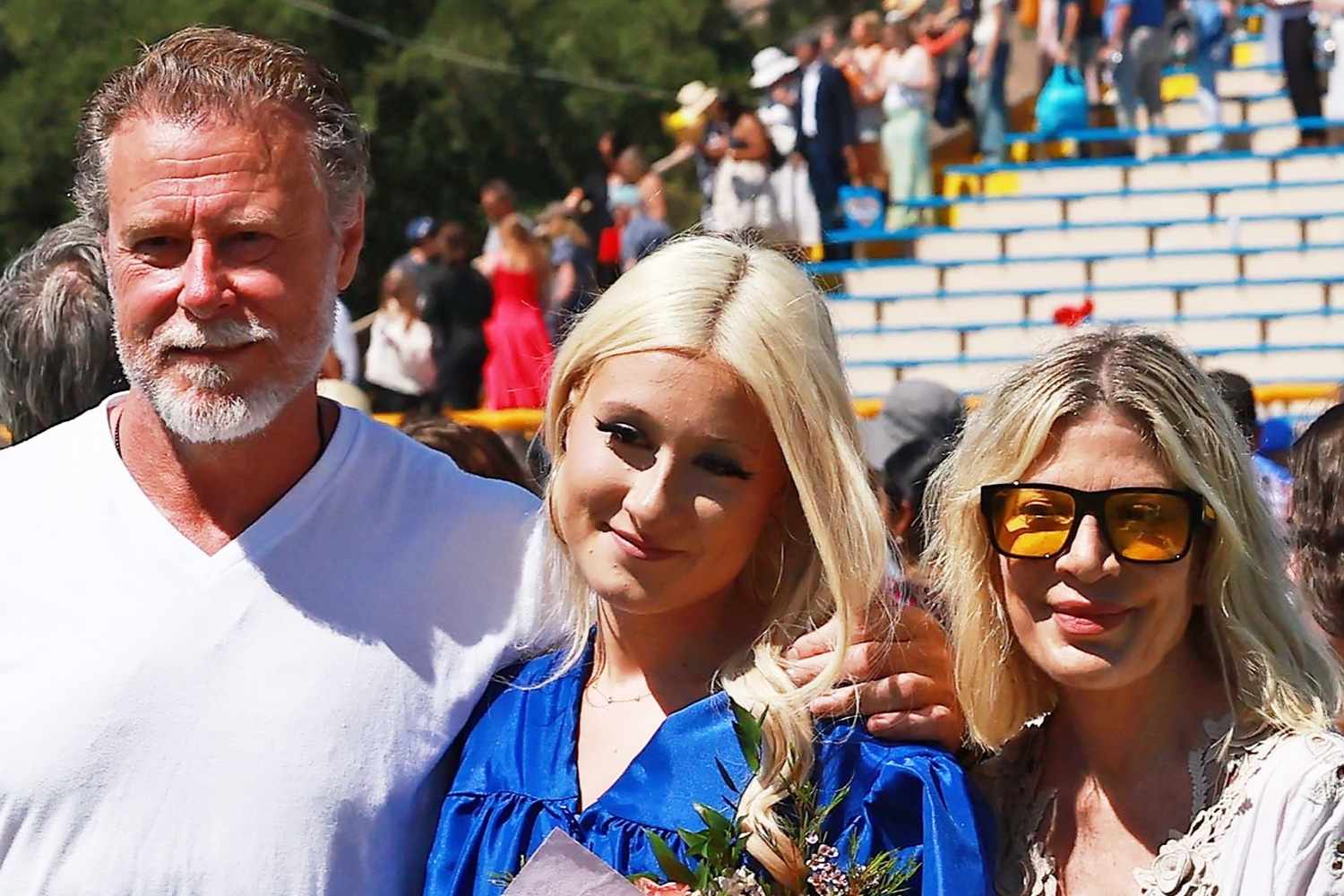 Tori Spelling and Dean McDermott reunite for daughter’s high school ...