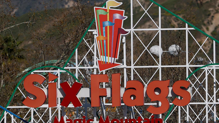 Thrill seekers face historic 100-foot drop on amusement park’s newest ...