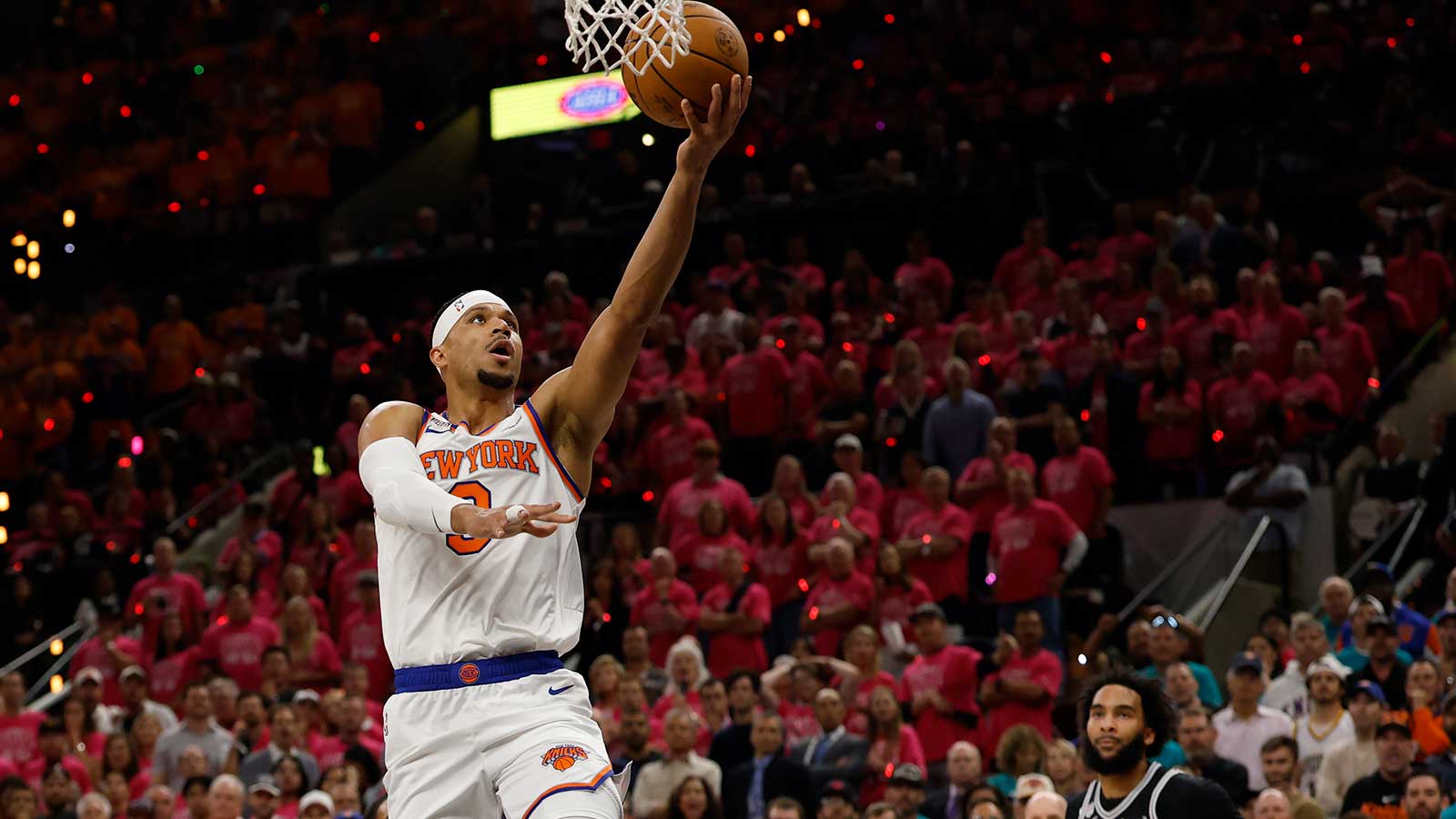 Knicks’ Josh Hart nearly kills Larry David with botched layup that ...