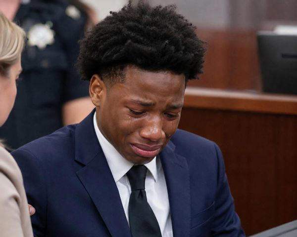 Image of Karmelo Anthony crying in court is fake. Here's how we know