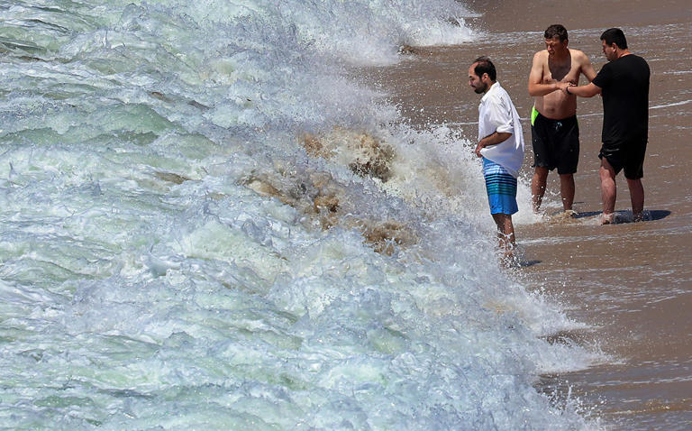 Santa Cruz County officials warn beachgoers to use caution amid heat