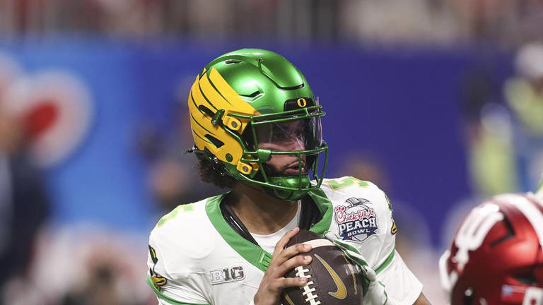 Oregon Ducks receive surprising betting odds for season opener vs ...